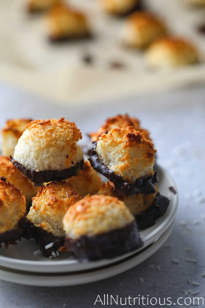 4-Ingredient Coconut Macaroons with Chocolate - All Nutritious